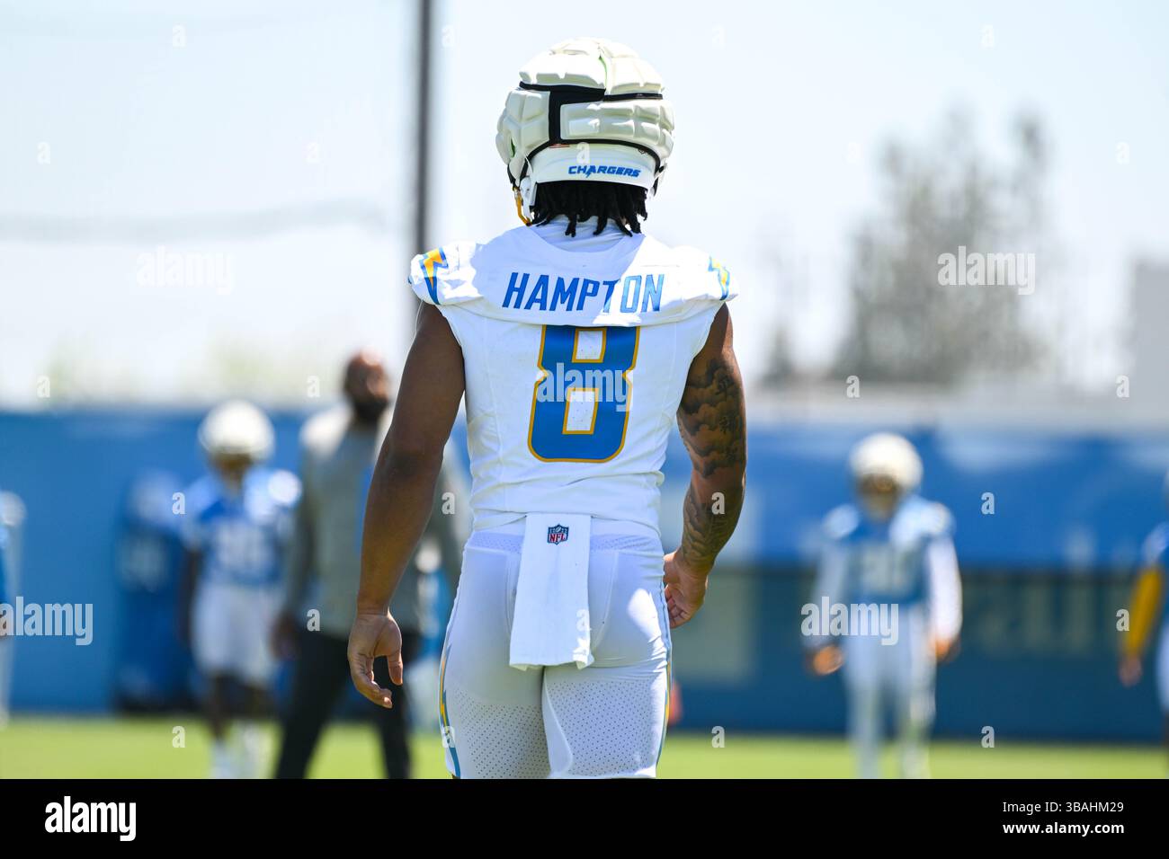 Los Angeles Chargers running back Omarion Hampton (8) during Los ...