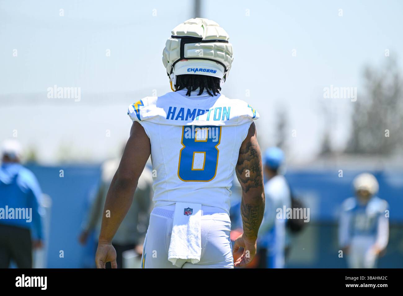 Los Angeles Chargers running back Omarion Hampton (8) during Los ...
