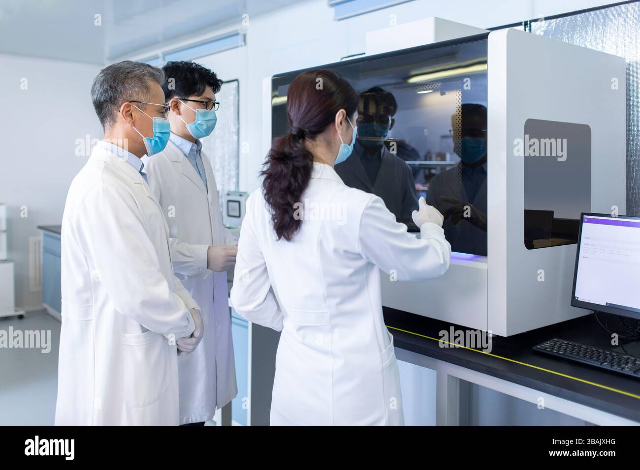 Three Chinese researchers working in laboratory Stock Photo - Alamy