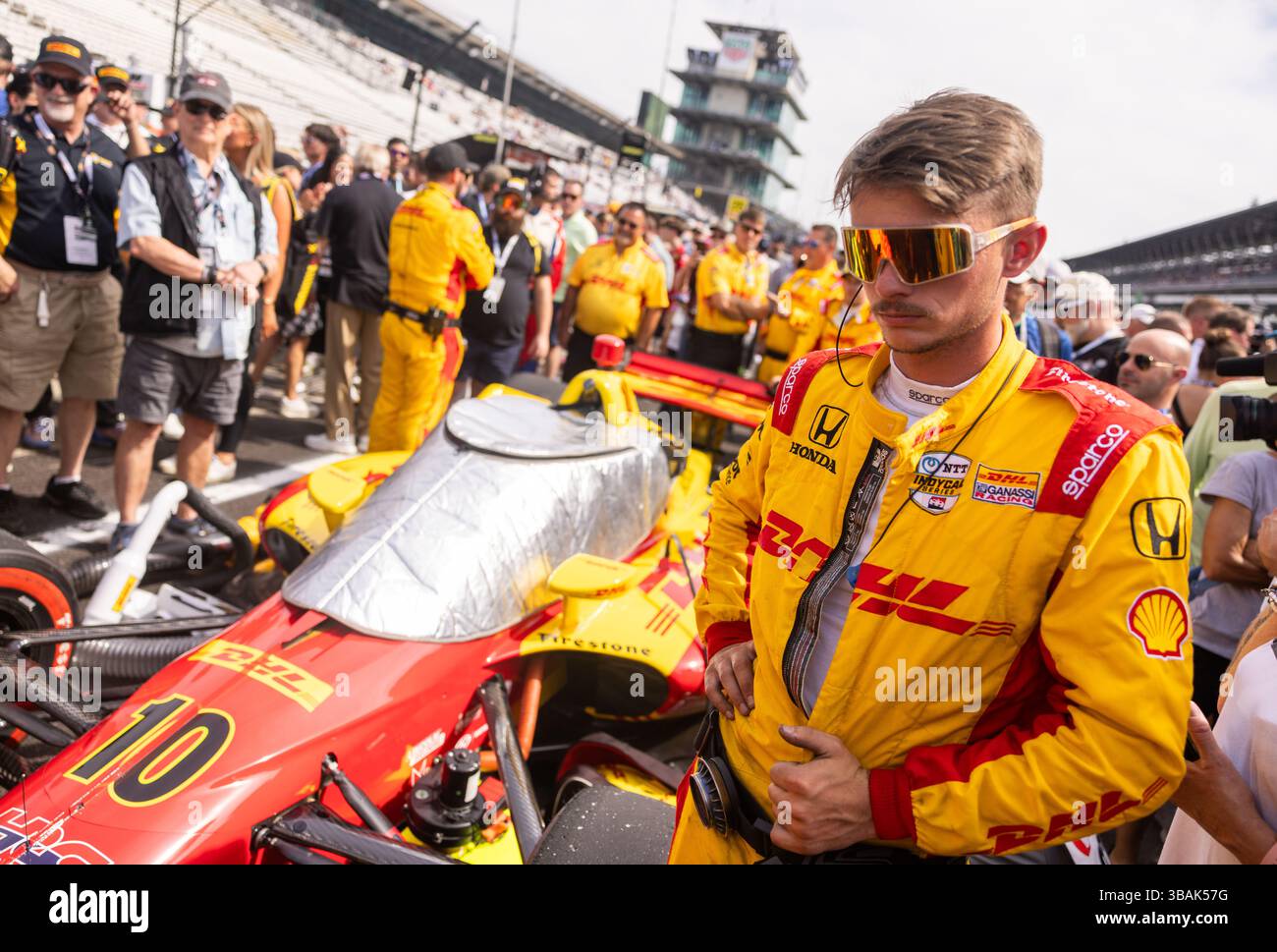 A crew member for Alex Palou, driver of the #10 DHL Team Ganassi Honda ...