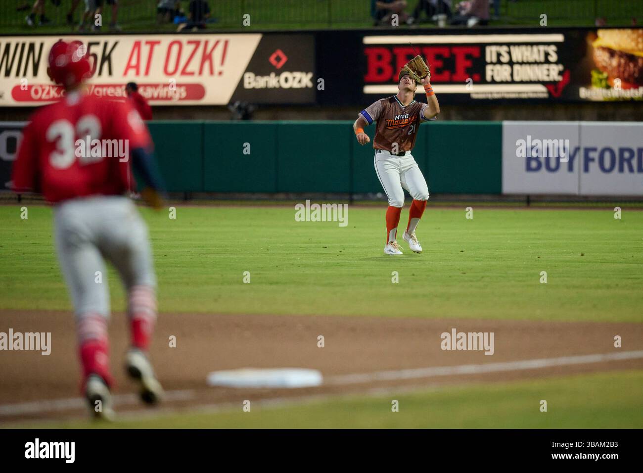 Arkansas Mad Mallards outfielder Jared Sundstrom (21) catching a fly ...