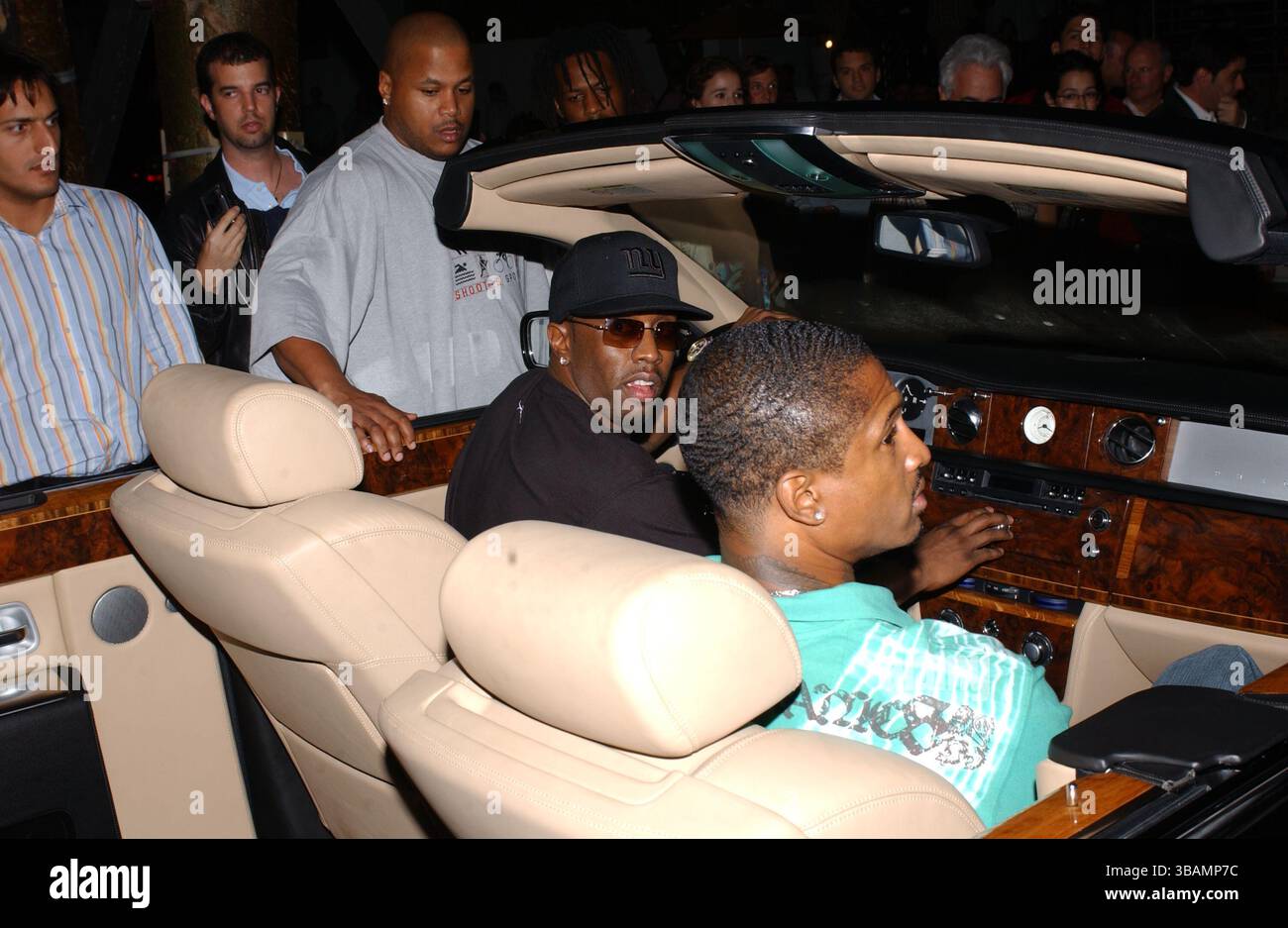 123105 MIAMI BEACH, FL - DECEMBER 31: Sean "Diddy" Combs stops by ...