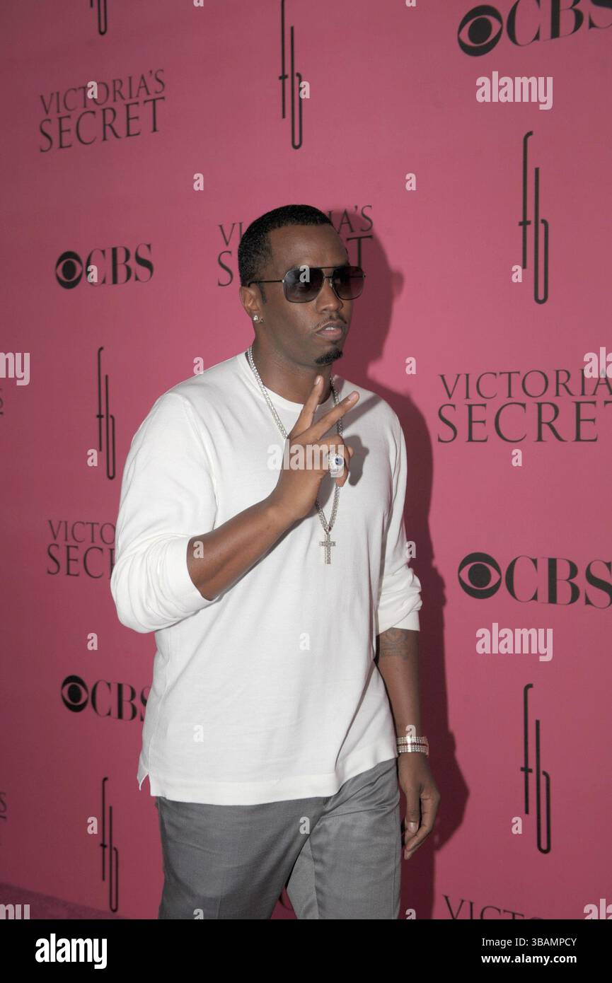 MIAMI BEACH, FL - NOVEMBER 15: Sean Combs attends the 2008 Victoria's ...