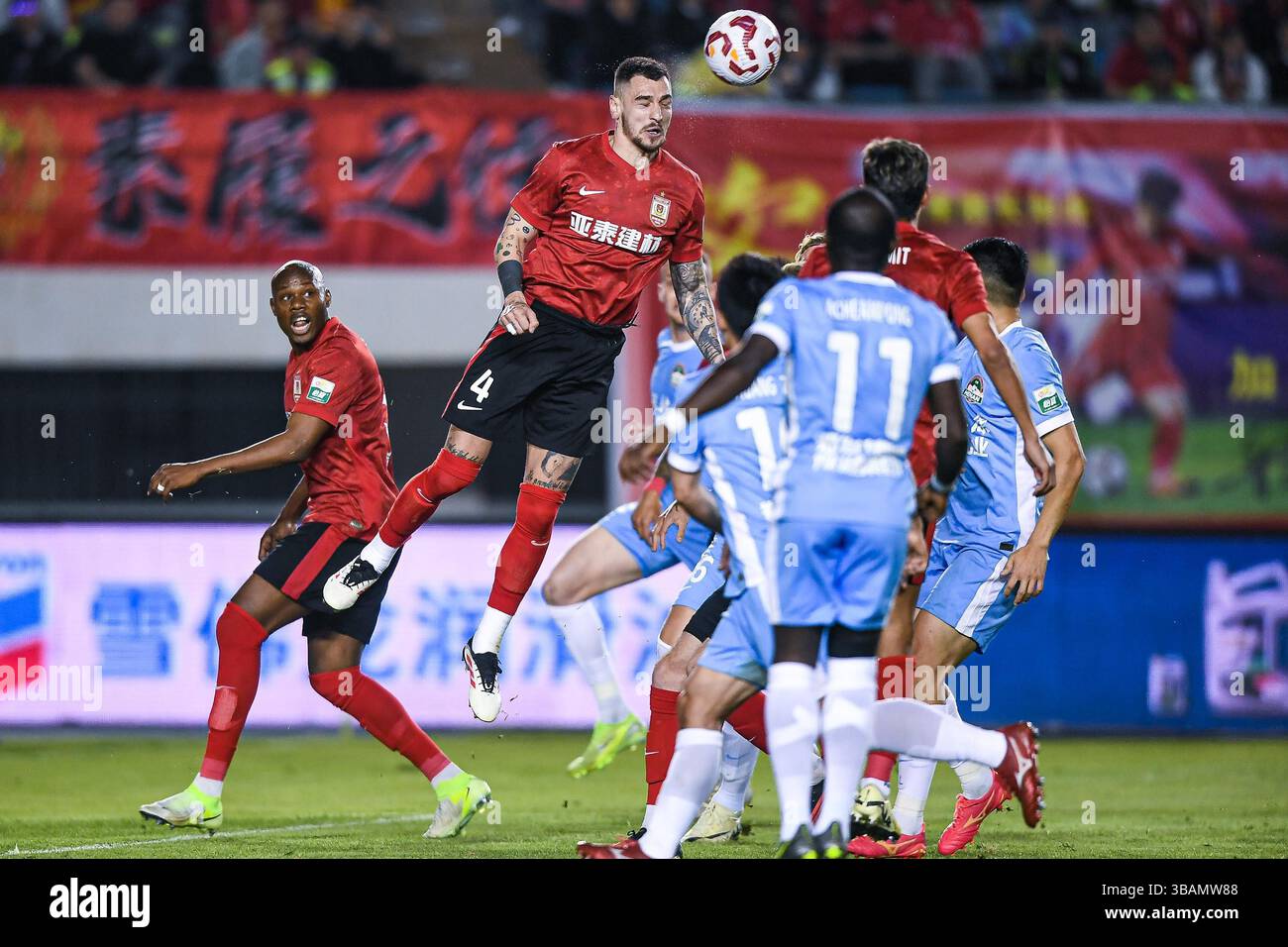 Henan Jiuzu Dukang Football Club defeated Changchun Yatai Football Club ...