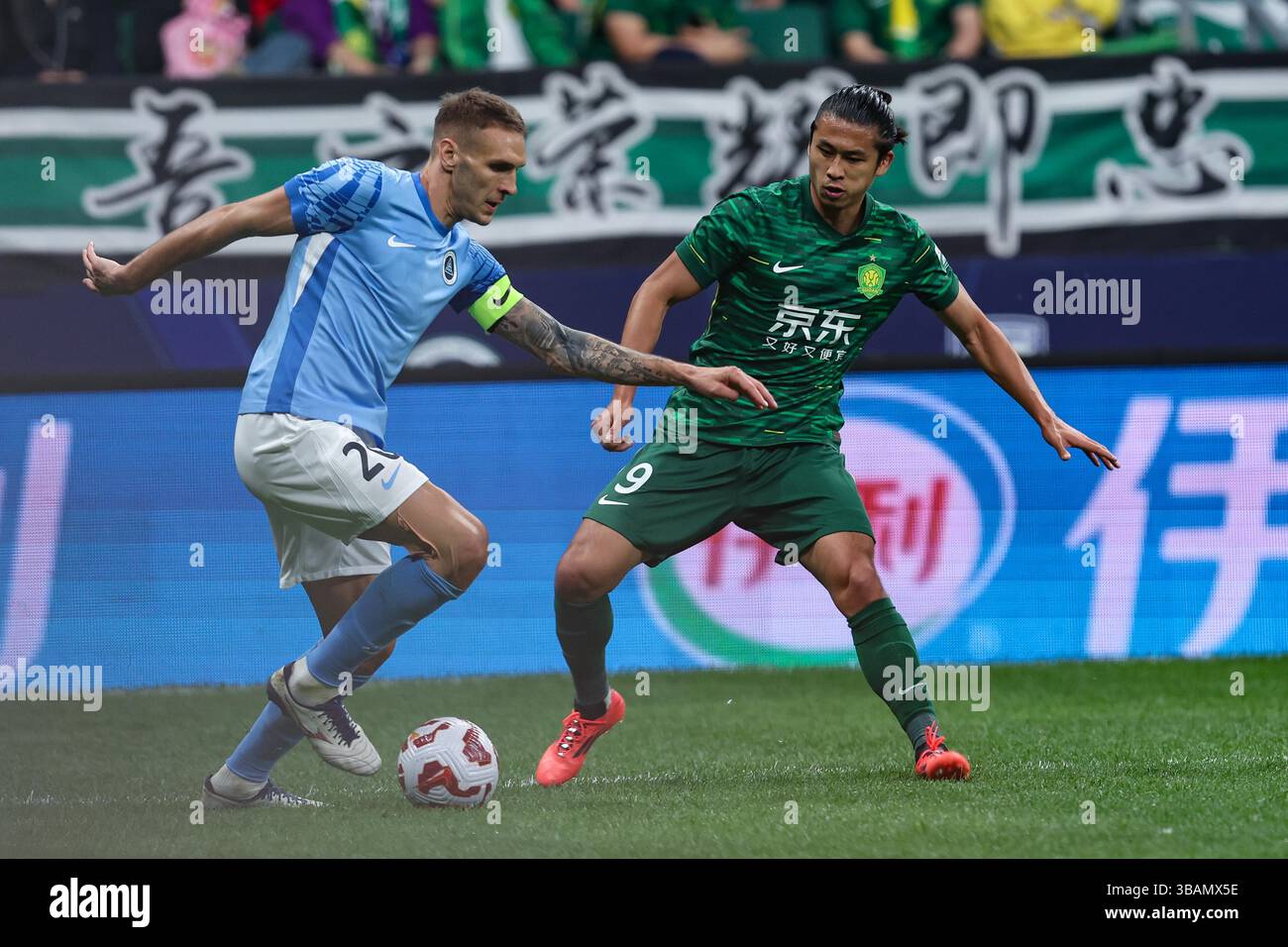 Beijing Guoan Football Club defeated Shenzhen Peng City Football Club ...