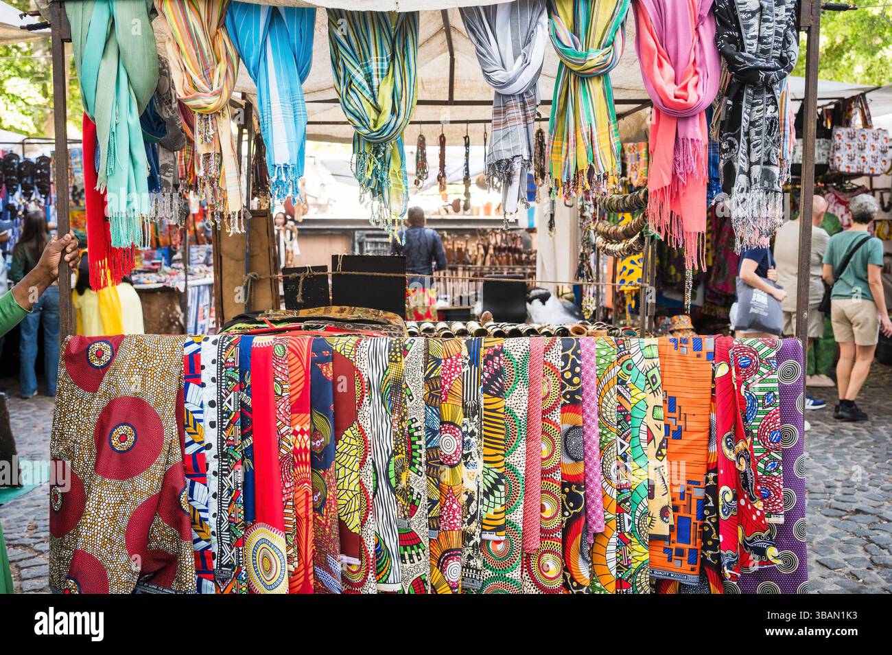 Street hawkers and craft shops at Greenmarket Square, in downtown Cape ...