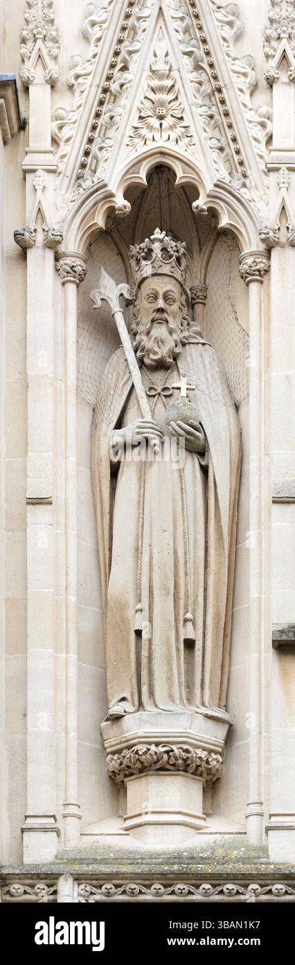 Statue, of King Henry III, above a door at Merton College, University ...
