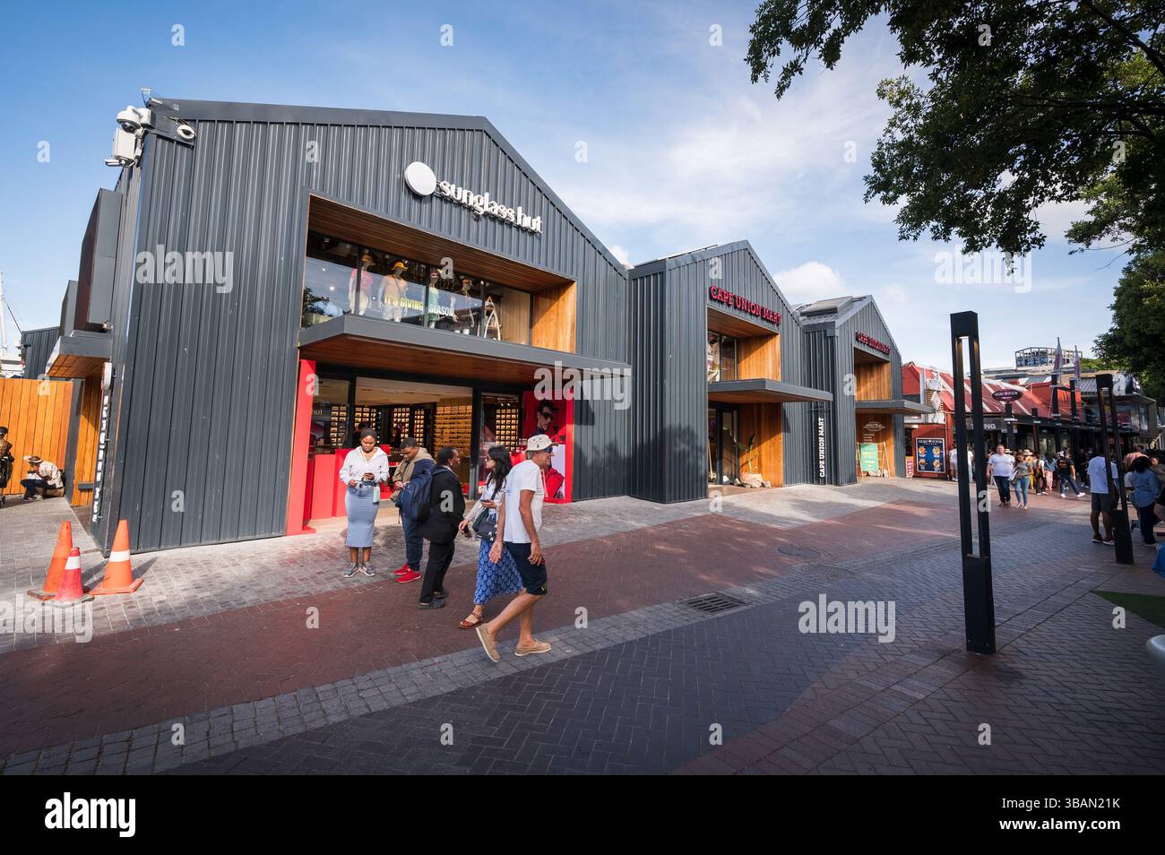 Tourists shopping in the V&A Waterfront shops in Cape Town, South ...