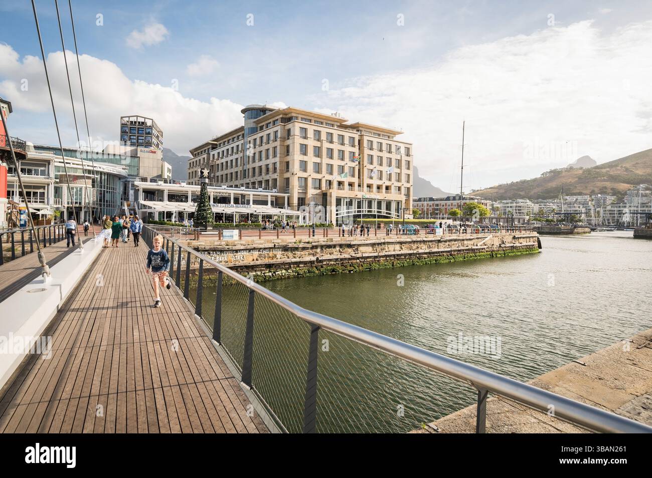 Tourists shopping in the V&A Waterfront shops in Cape Town, South ...