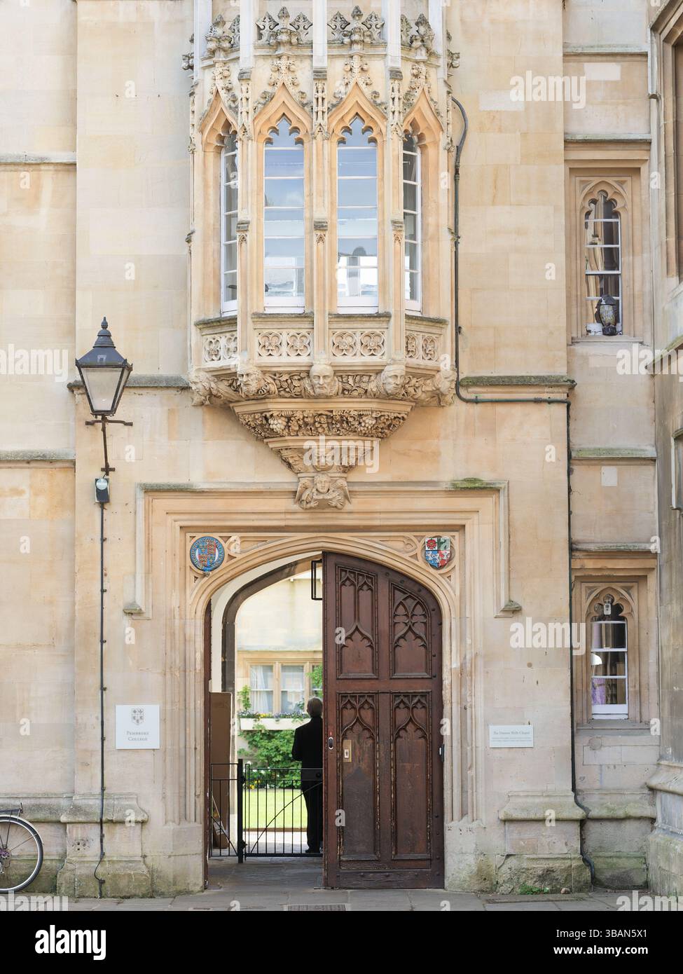 Entrance to Pembroke College, University of Oxford, England Stock Photo ...