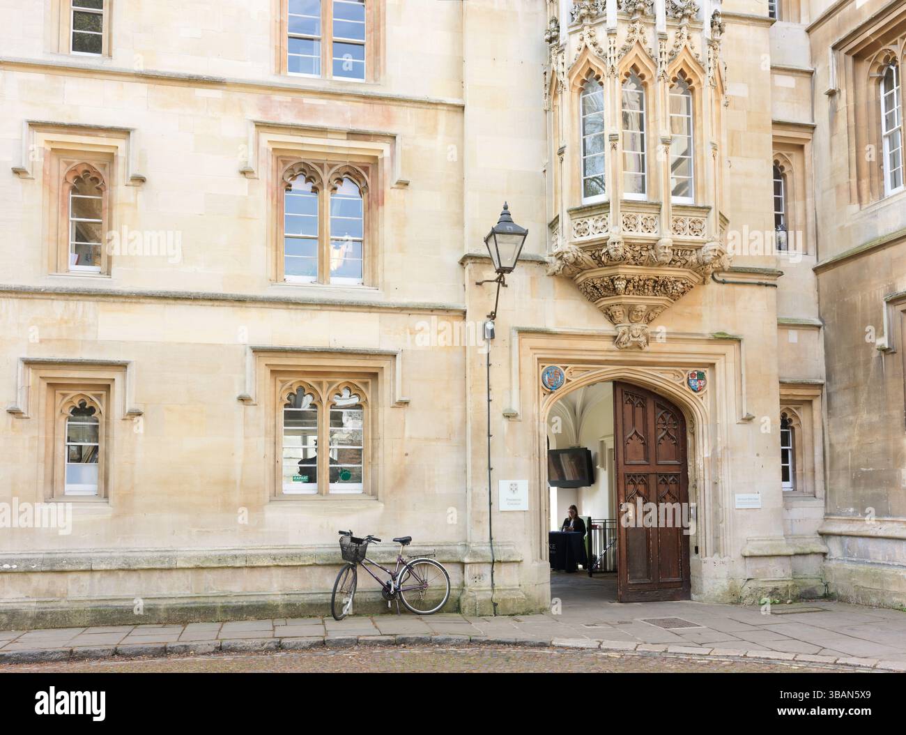 Pembroke college gateway hi-res stock photography and images - Alamy