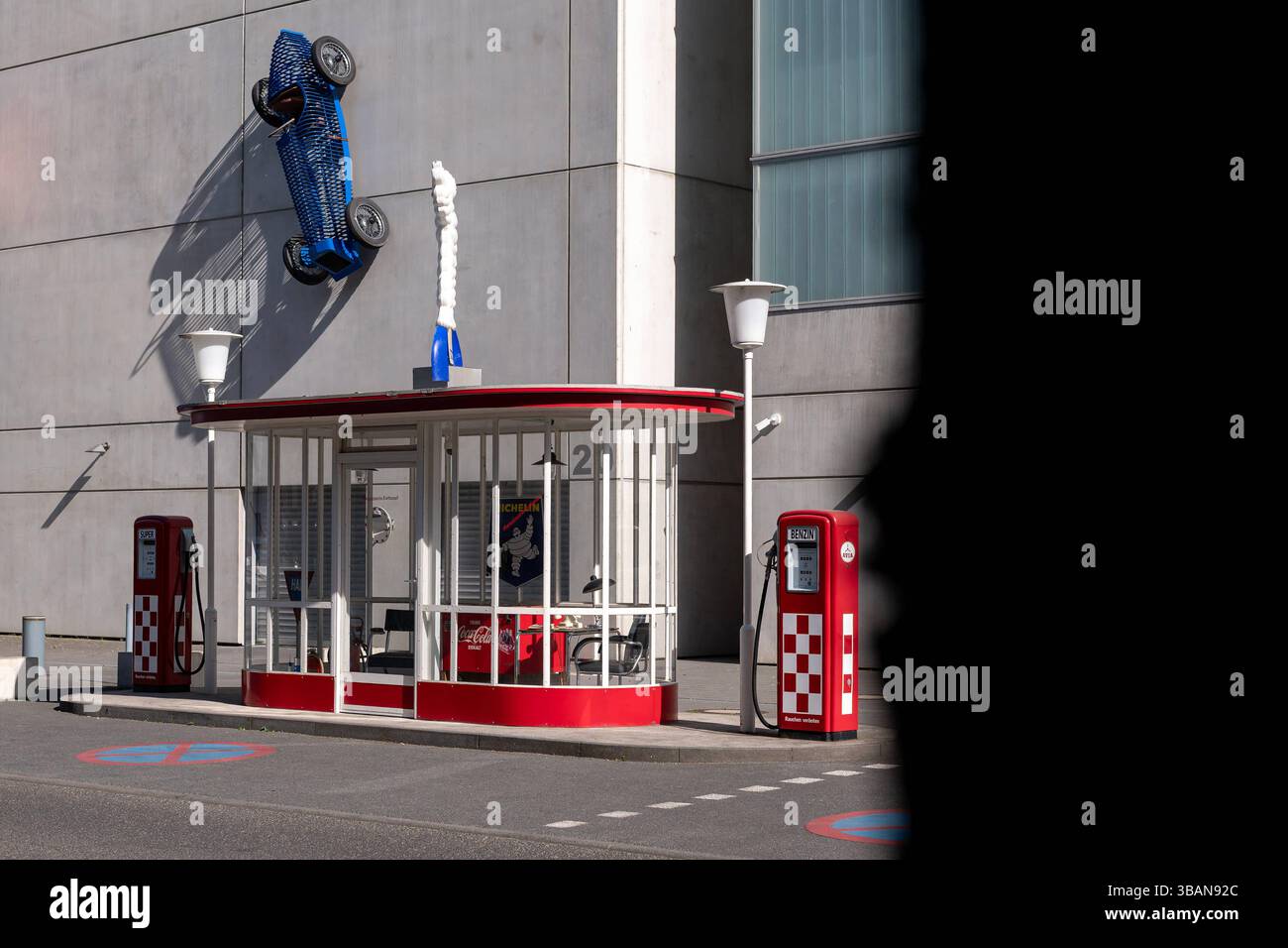 Historische Tankstelle mit Michelin-Figur in Frankfurt 12.05.25 ...