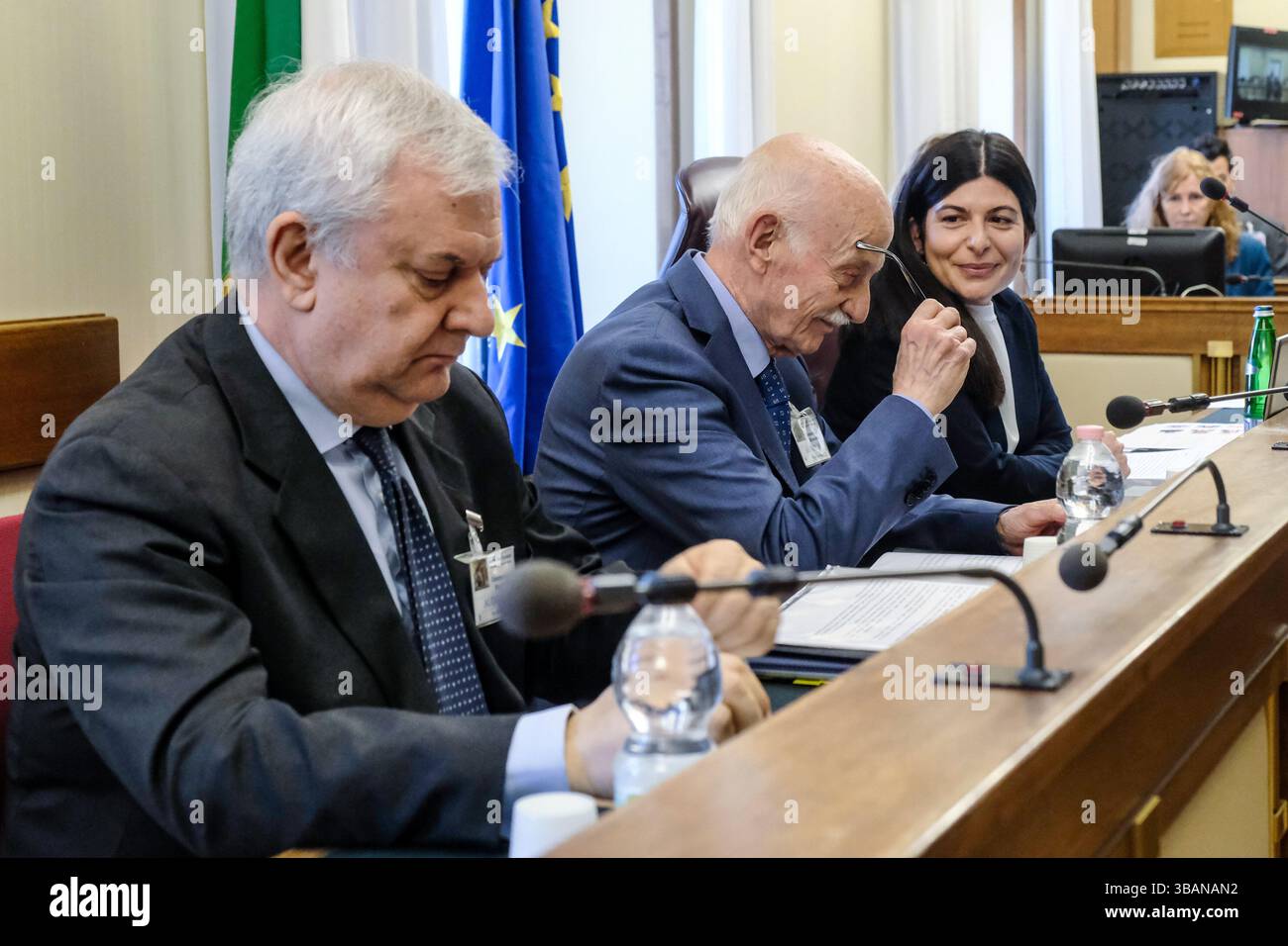 Mario Mori, generale dell'Arma dei Carabinieri in congedo, e di ...