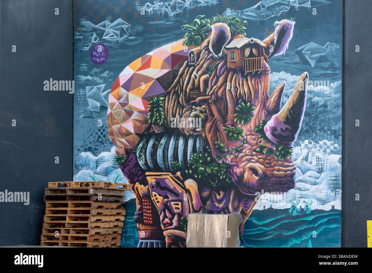 Rhino Street Art by Mike Makatron, Heidelberg West, Victoria, Australia ...