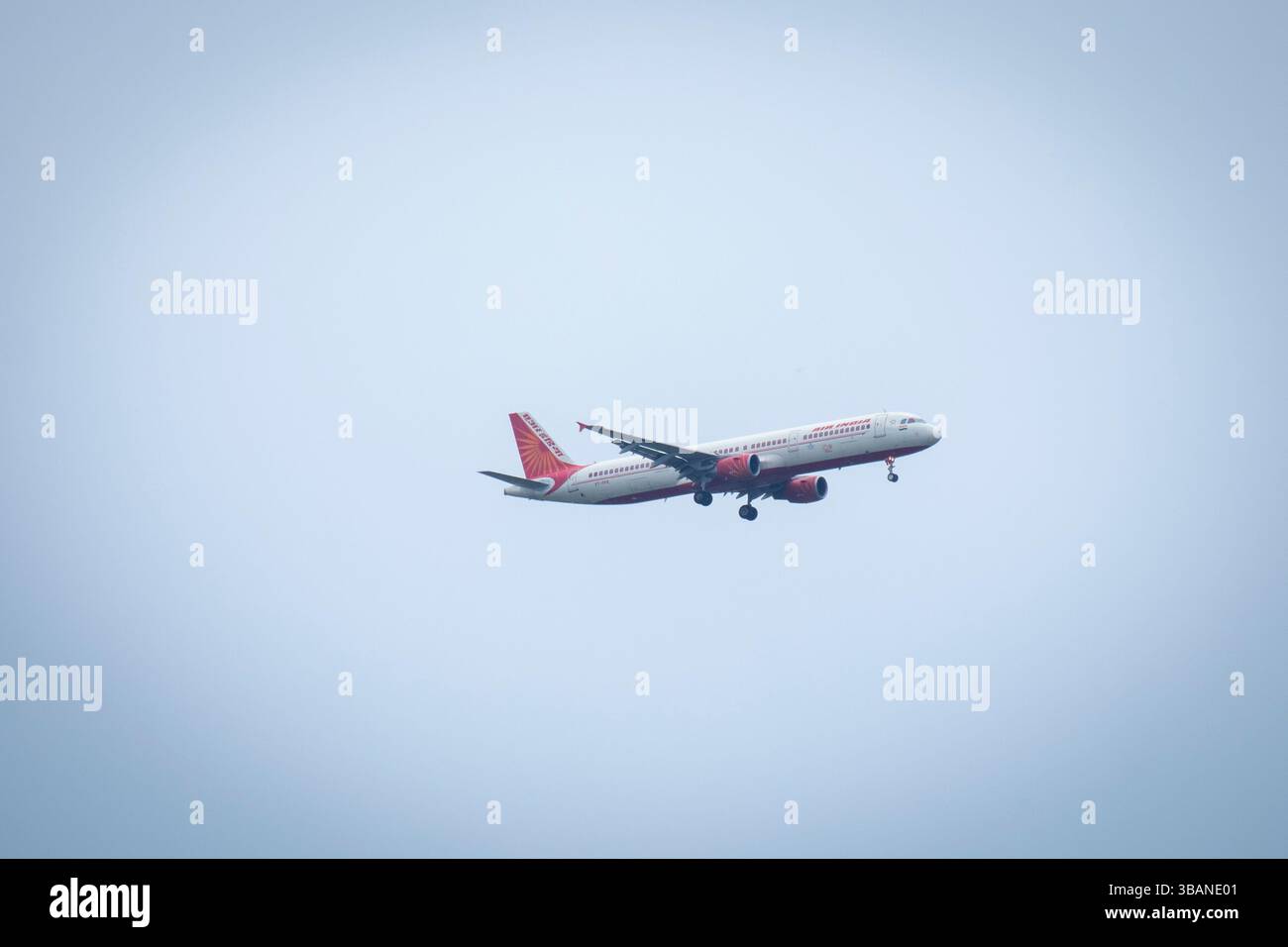 Srinagar, India. 13th May, 2025. An Indian passenger aircraft prepares ...