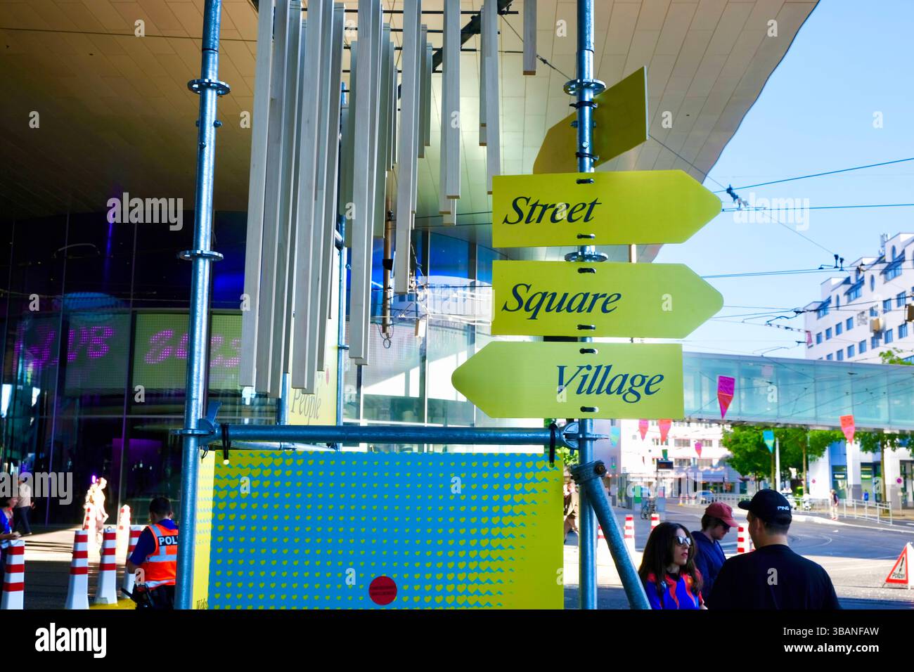 ESC 2025, 11.05.2025, Basel, Orientierungsschilder am ...