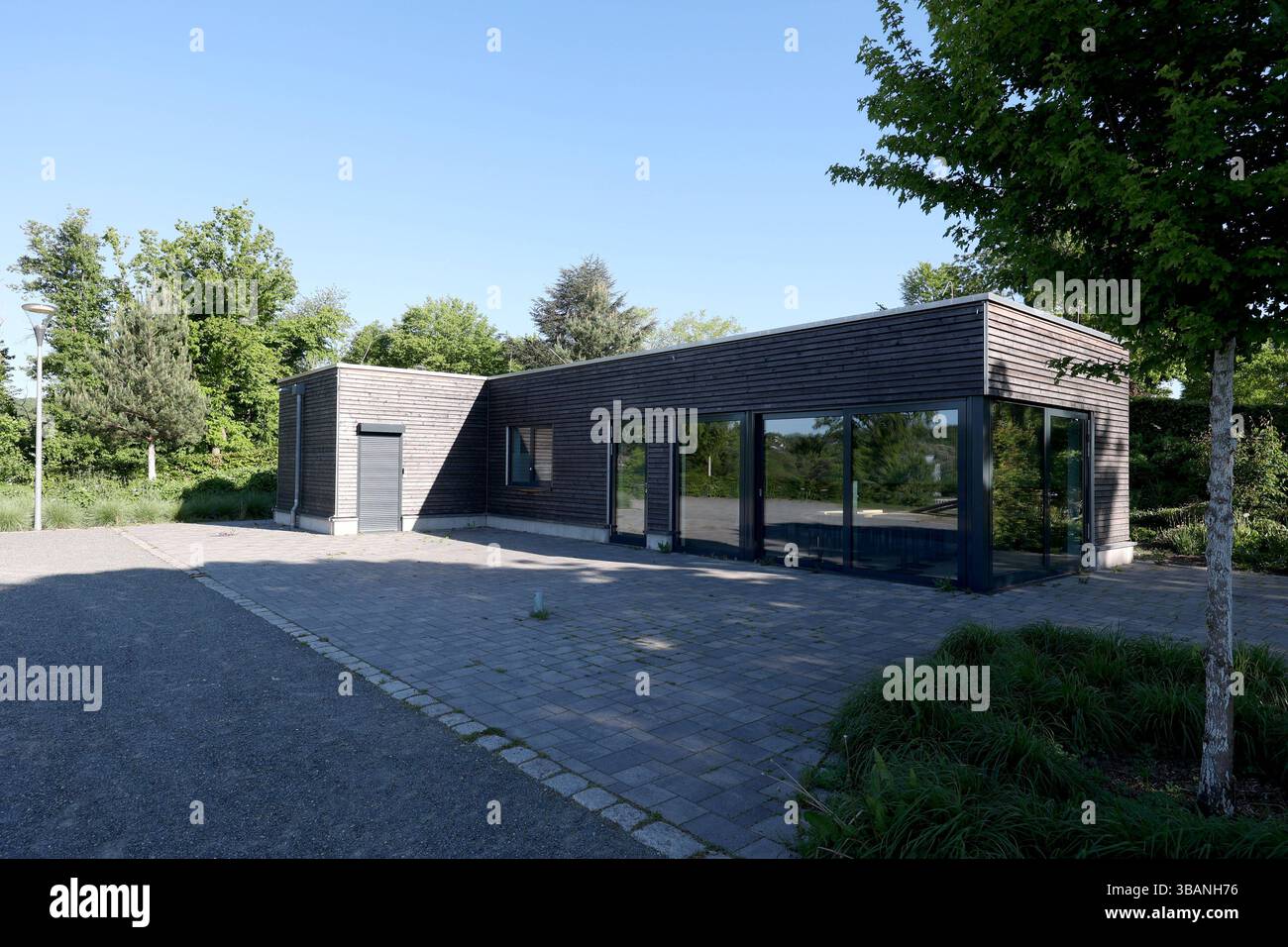 Das leerstehende Gebaeude Gebäude, Cafe im Kurpark in Freudenberg ueber ...