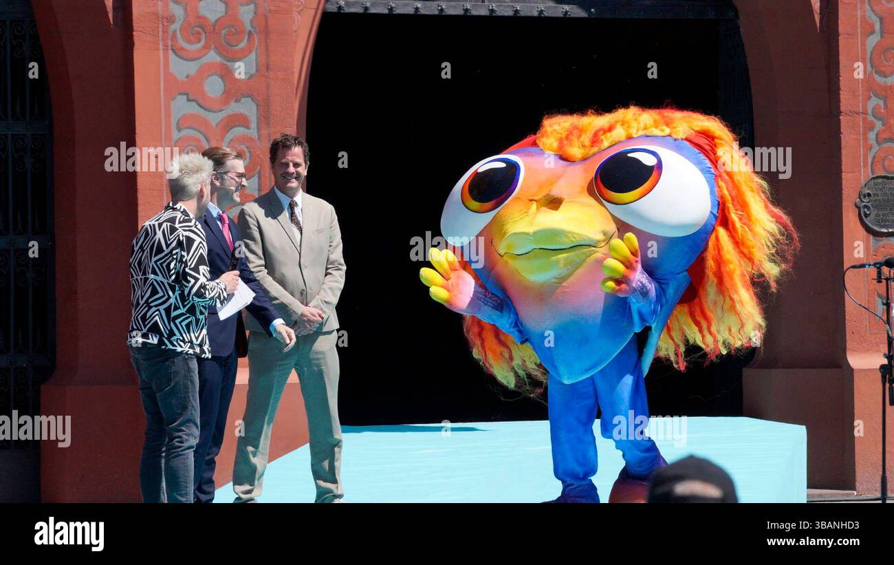 Lumo, ESC-Maskottchen, ESC 2025, 11.05.2025, Basel, Eröffnungszeremonie ...