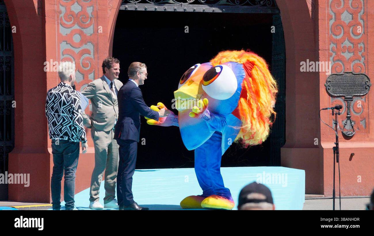 Lumo, ESC-Maskottchen, ESC 2025, 11.05.2025, Basel, Eröffnungszeremonie ...