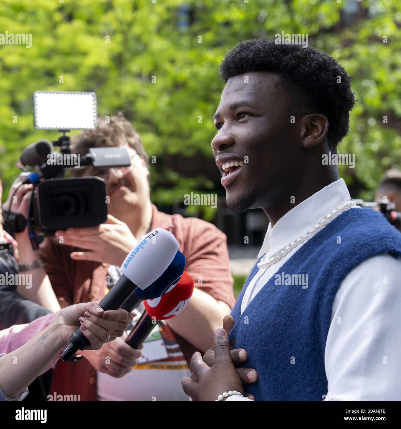 BASEL - Claude addresses the press during a farewell moment at the ...