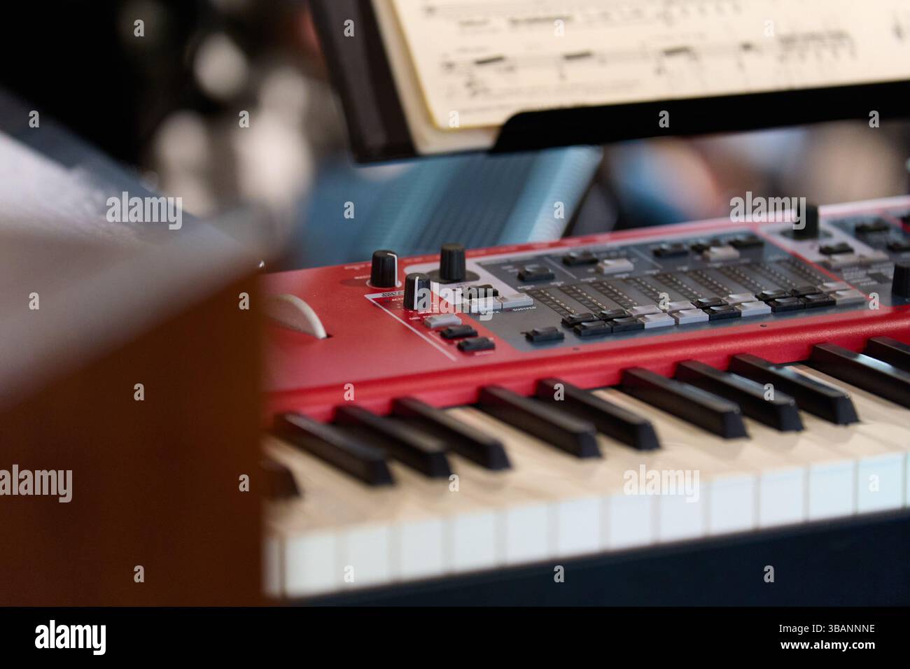 Keyboard modern electric piano hi-res stock photography and images - Alamy
