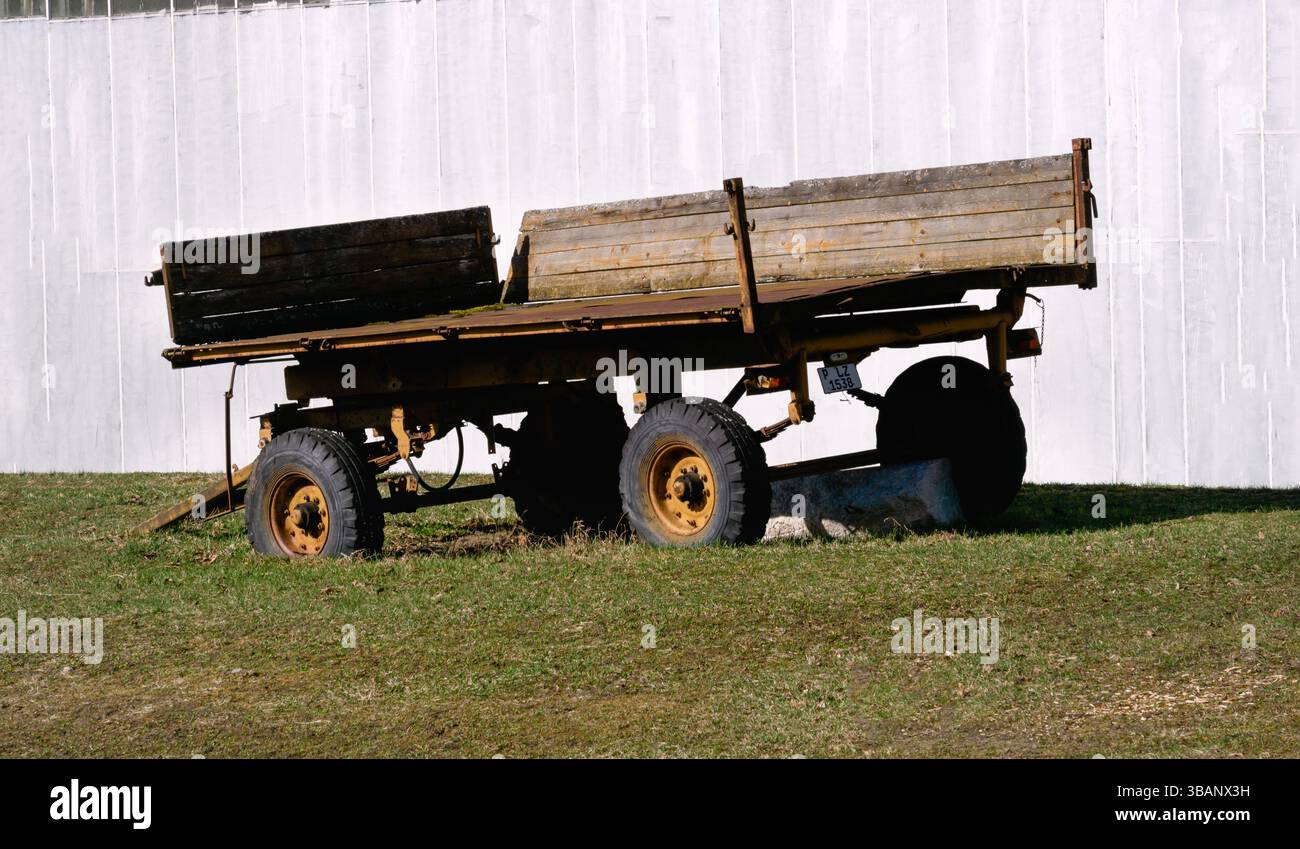 Old farm trailer ancient hi-res stock photography and images - Alamy
