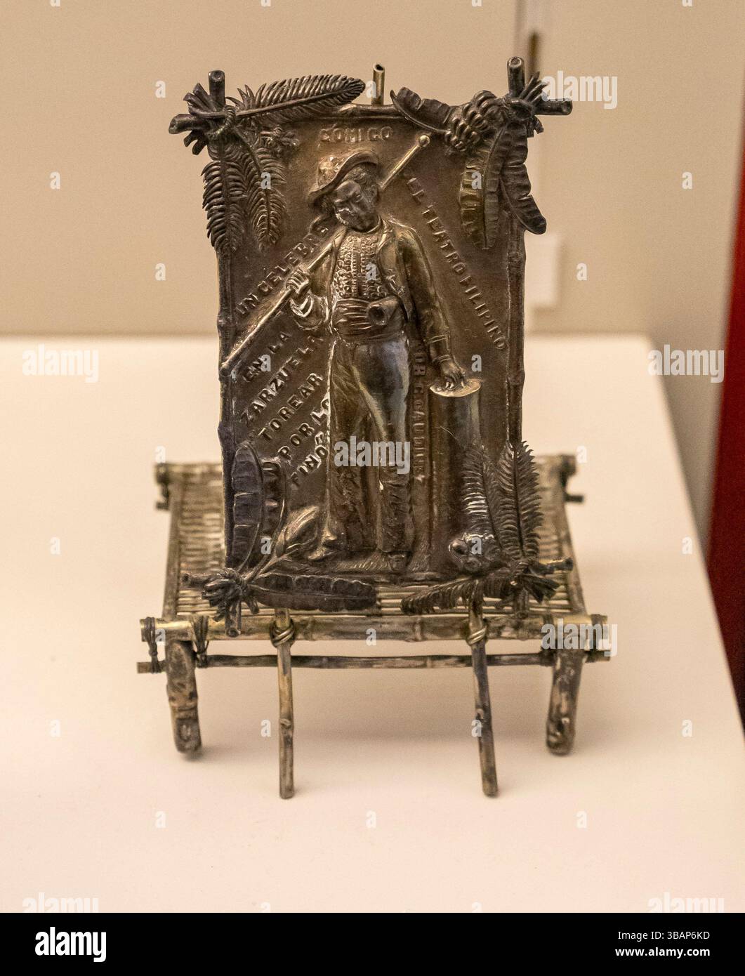 Commemorative plaque to a famous zarzuela actor, embossed silver ...