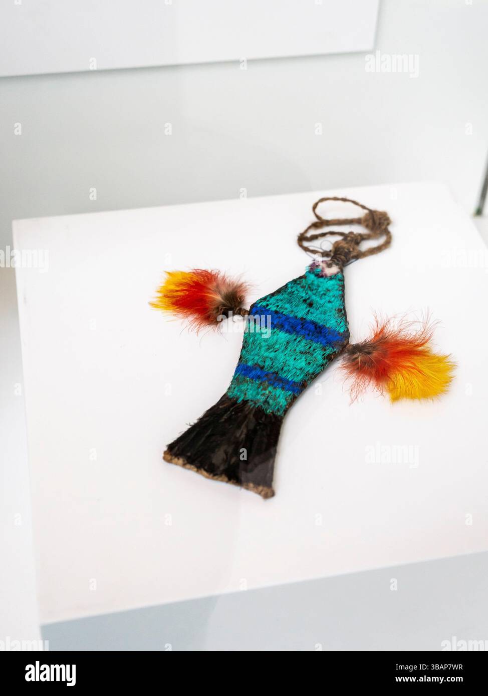 bird-shaped pendant, Cubeo culture, Amazonia, Brazil and Colombia ...