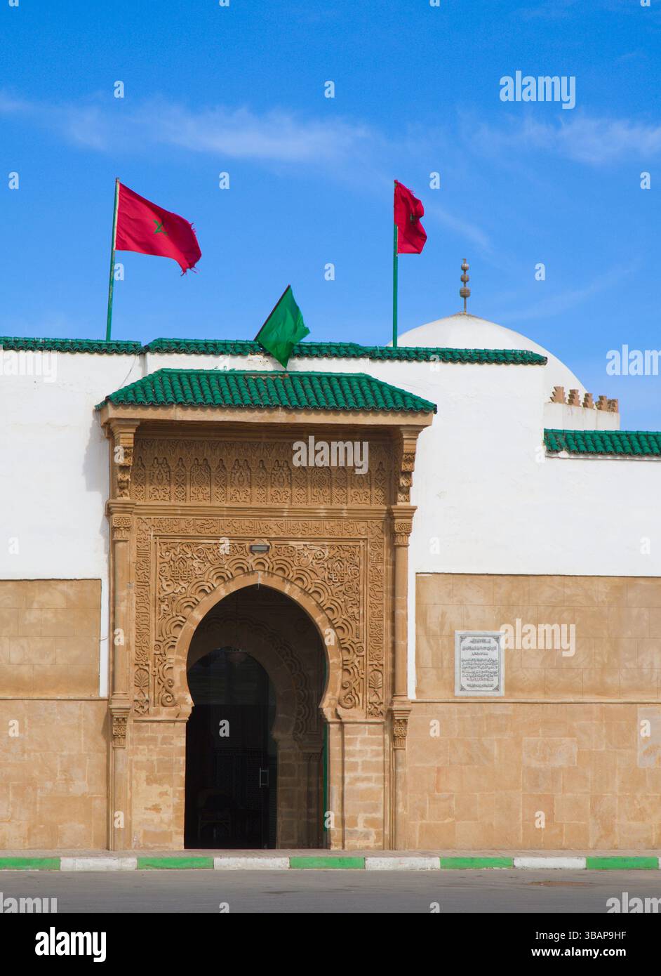 Tomb of marabout hi-res stock photography and images - Alamy