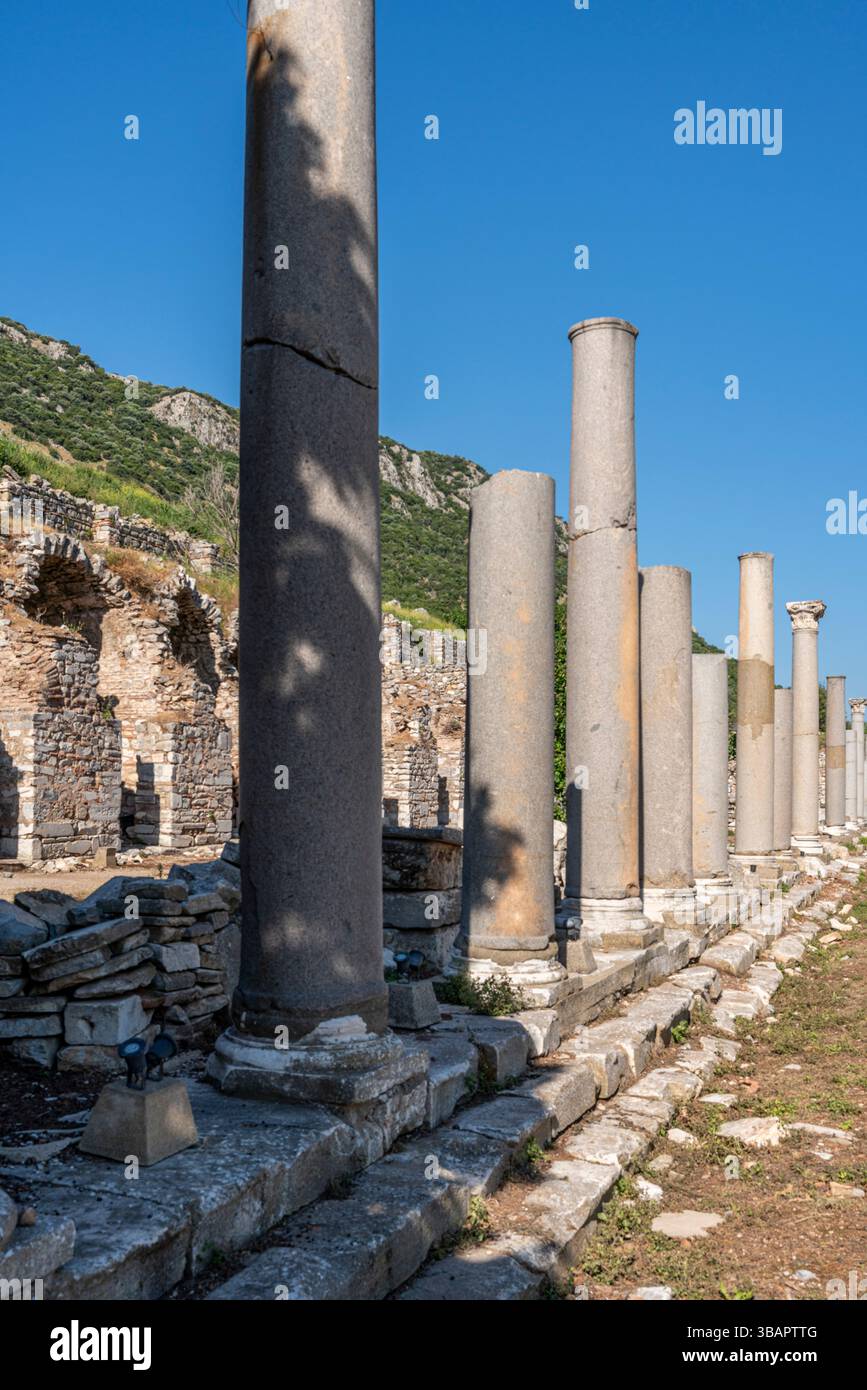 Remnants of grand architecture hi-res stock photography and images - Alamy