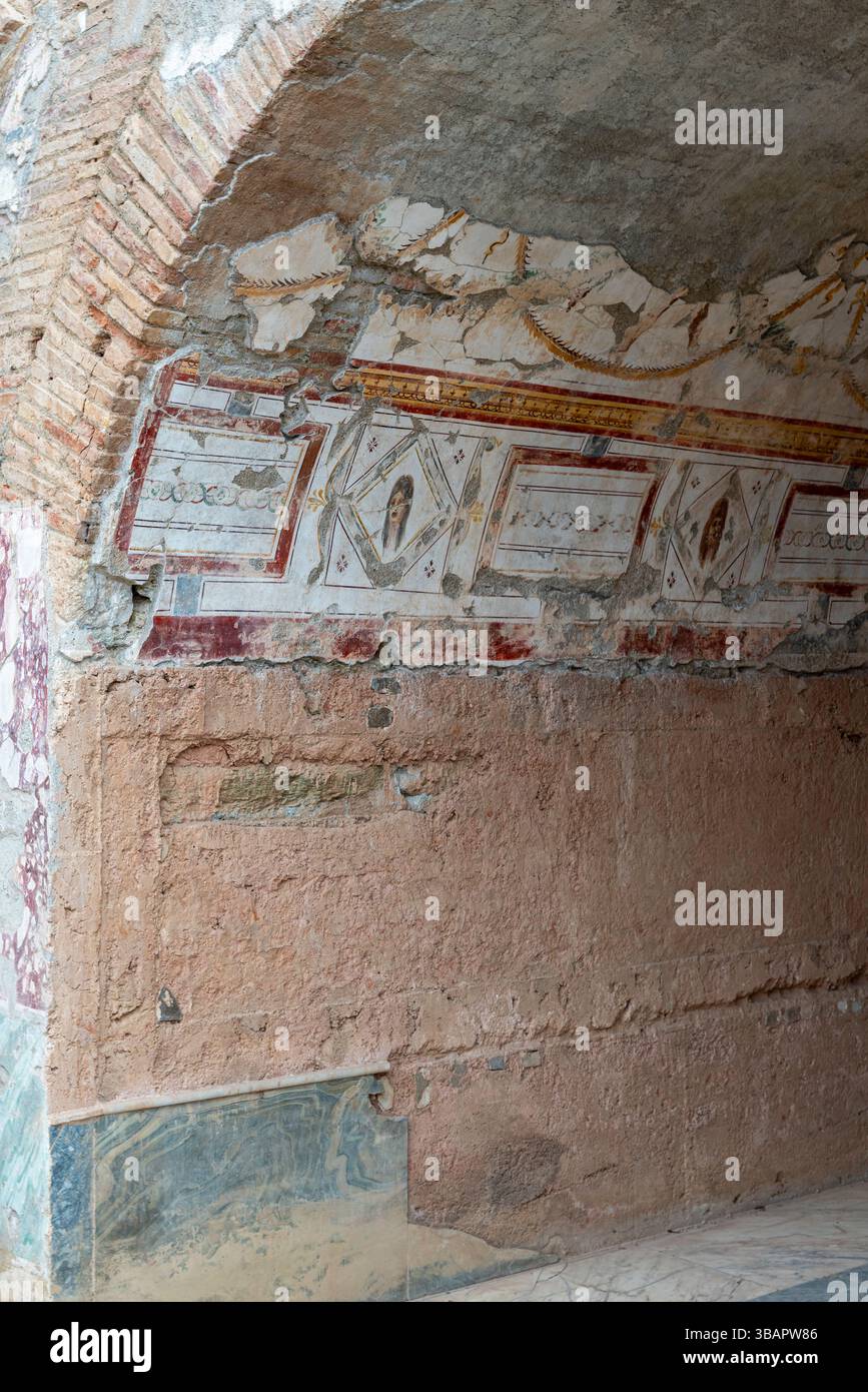 Ancient roman home interiors hi-res stock photography and images - Alamy