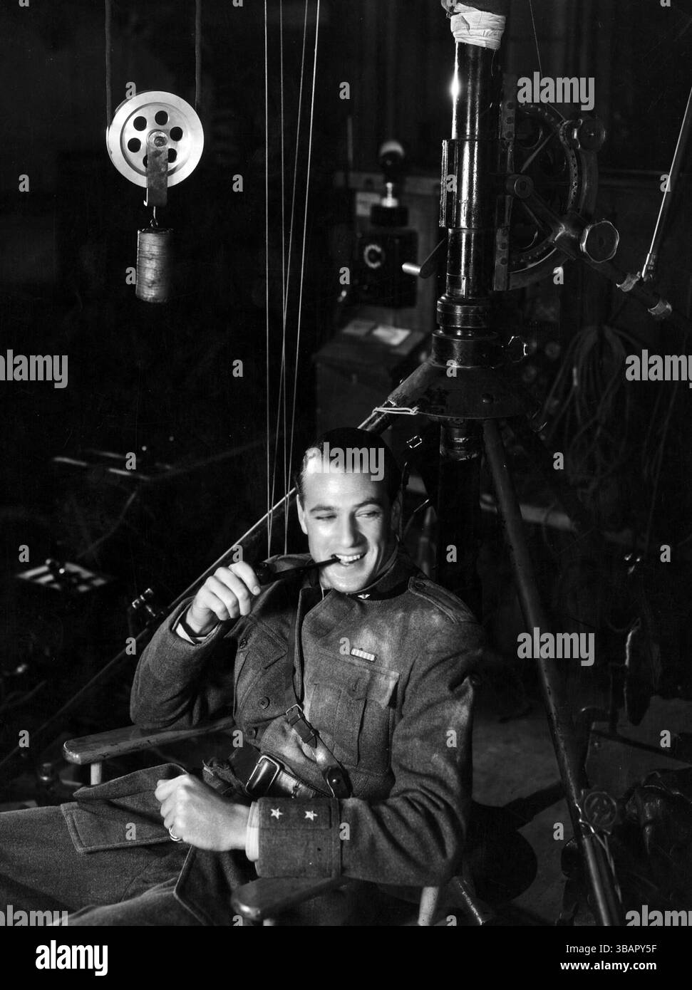 Hollywood arms hi-res stock photography and images - Alamy