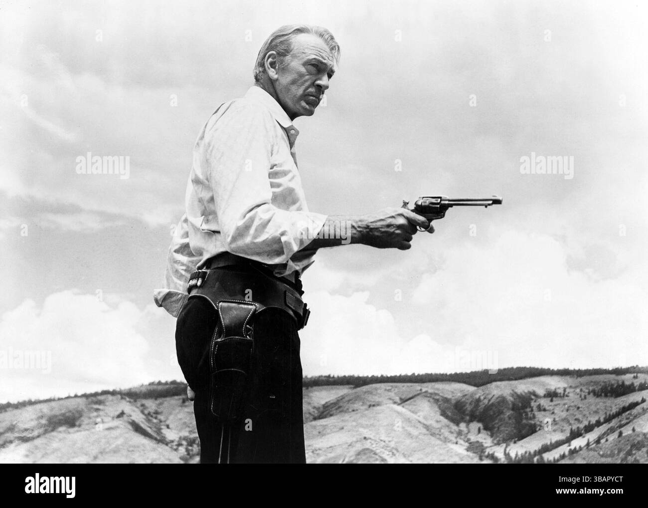 Gary Cooper with a gun in The Hanging Tree, 1959 Stock Photo - Alamy