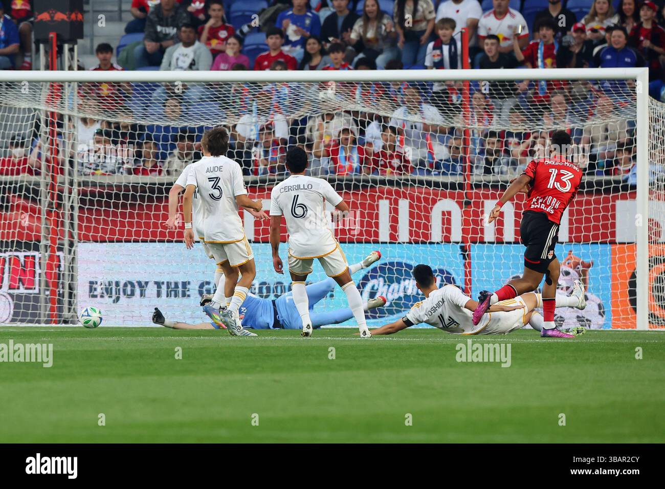 HARRISON, NJ - MAY 10: Eric Maxim Choupo-Moting #13 of New York Red ...