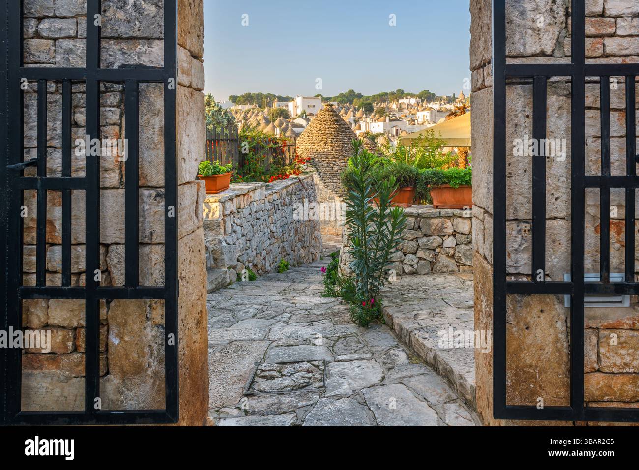Trulli alberobello bari puglia hi-res stock photography and images - Alamy