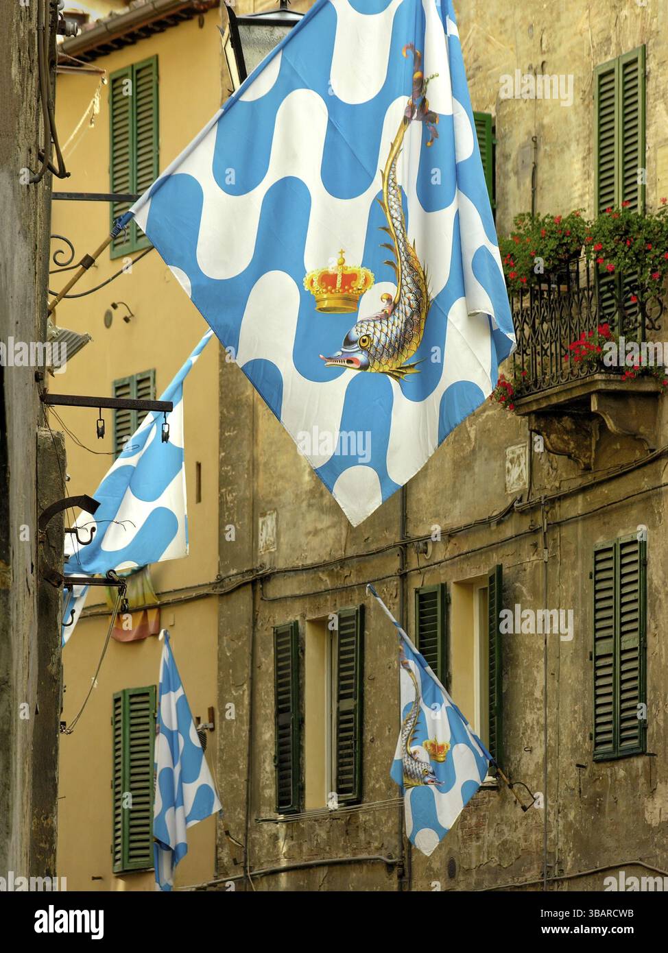 Contrada capitana dell onda hi-res stock photography and images - Alamy