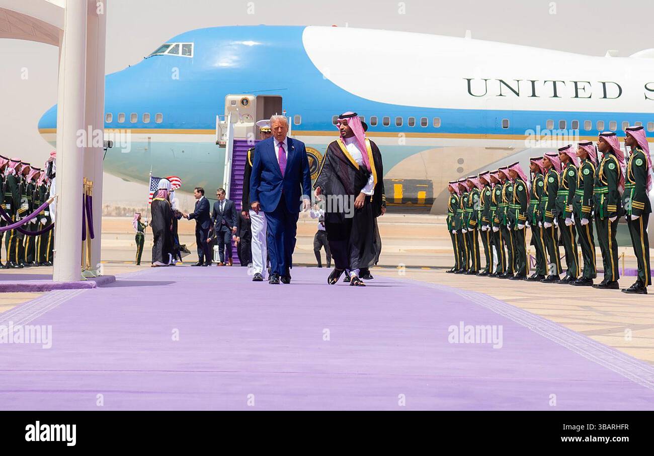 President Donald Trump walks with Saudi Crown Prince Mohammed bin ...