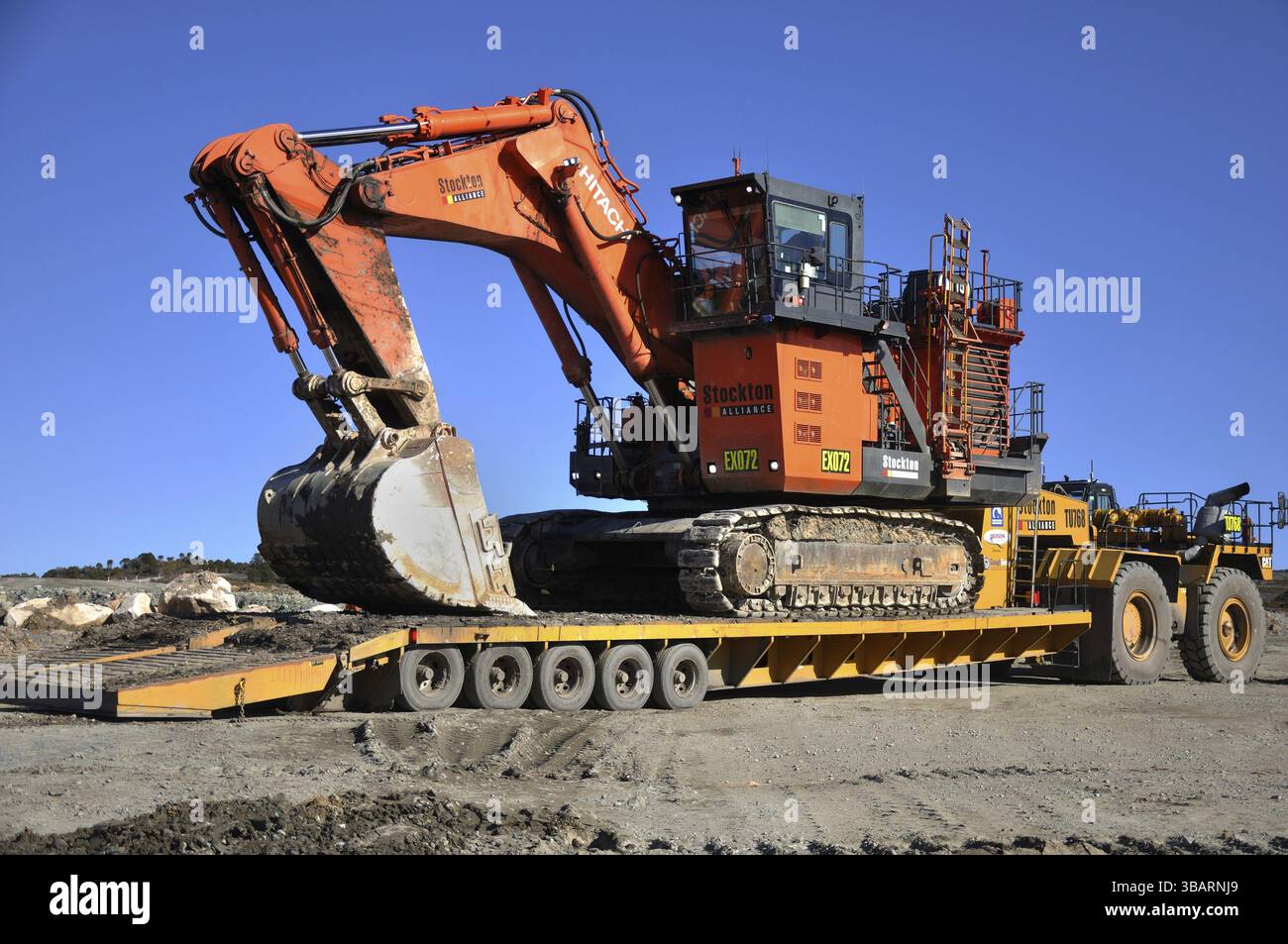 A 190 ton digger loaded onto a custom-built 48 wheel transporter at ...