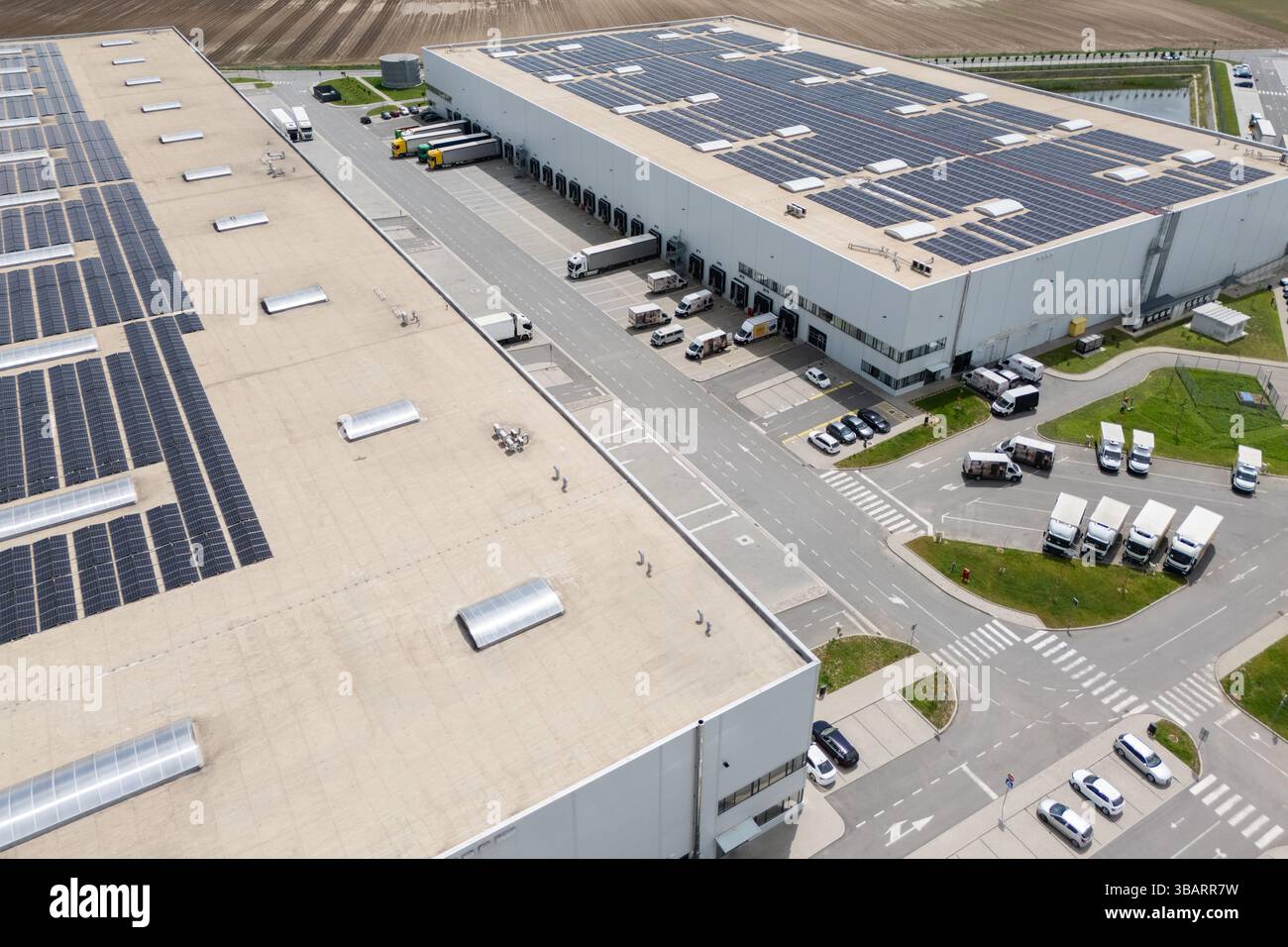 Logistics centers solar panels hi-res stock photography and images - Alamy