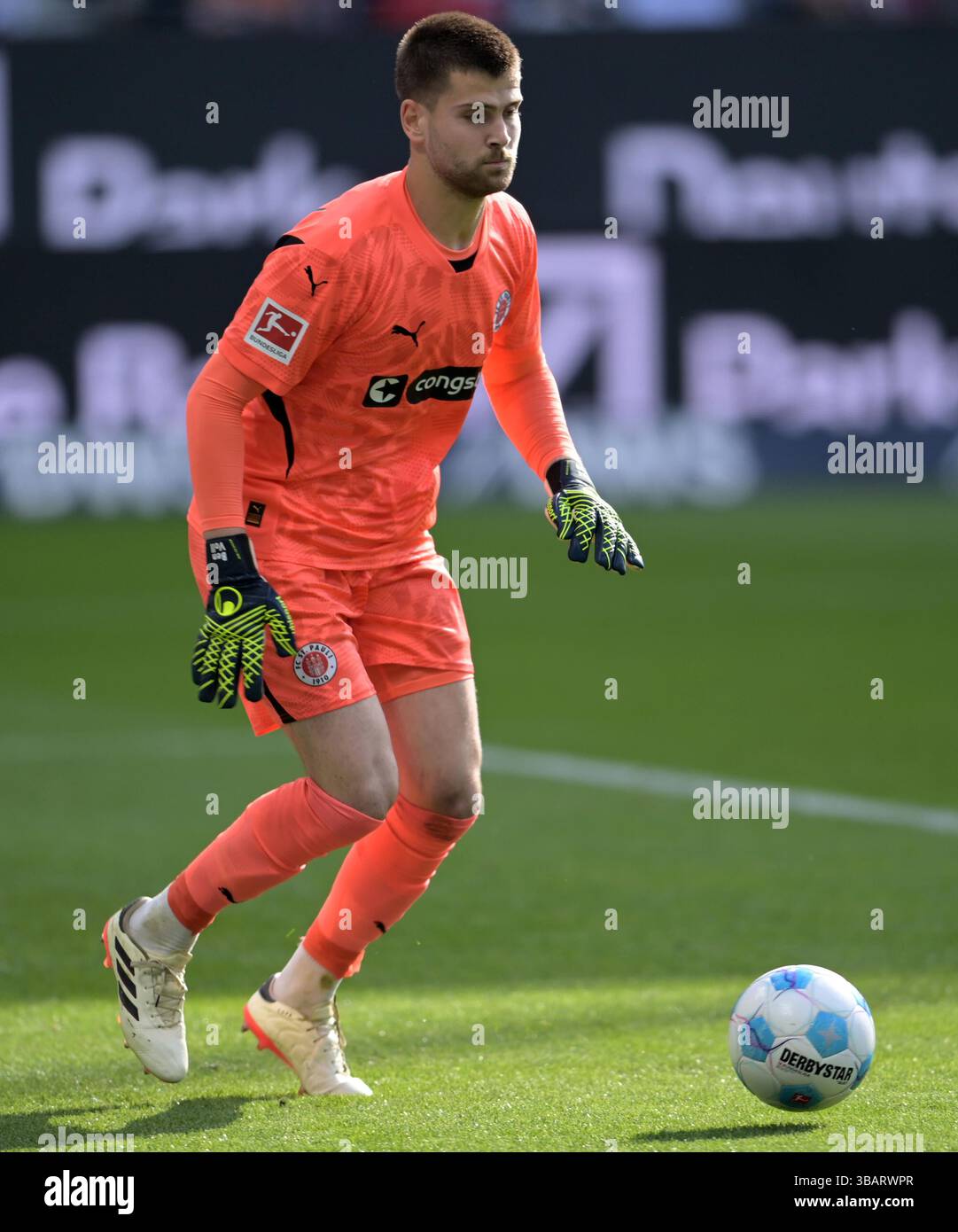 Frankfurt, Deutschland. 11th May, 2025. St. Pauli Hamburg Torwart Ben ...