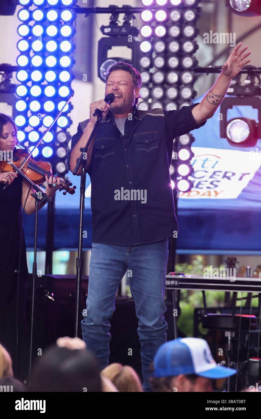 Singer Blake Shelton performs on NBC's Today show at Rockefeller Plaza ...