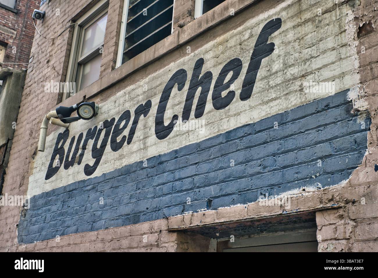 Old burger Chef sign in Cincinnati Ohio. USA 2025 Stock Photo - Alamy