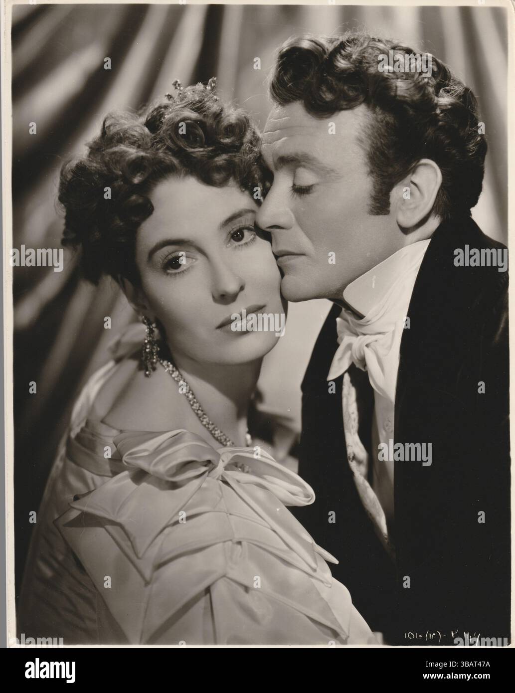 Great Expectations 1946 Dir: David Lean. Starring John Mills and Jean ...