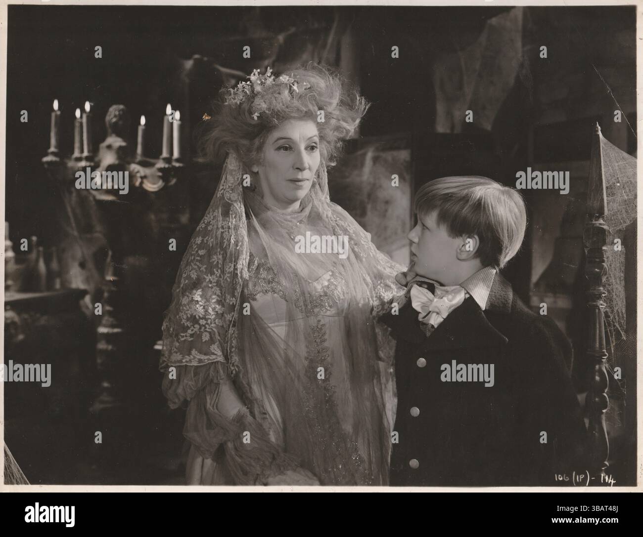 Great Expectations 1946 Dir: David Lean. Starring John Mills and Jean ...