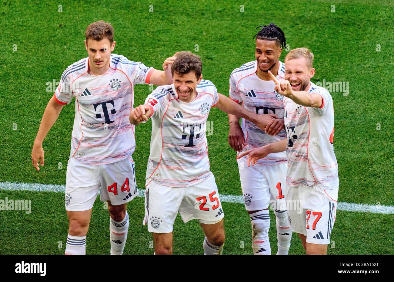 Thomas Mueller, Mueller, FCB 25 Michael Olise (FCB 17) Konrad Laimer ...