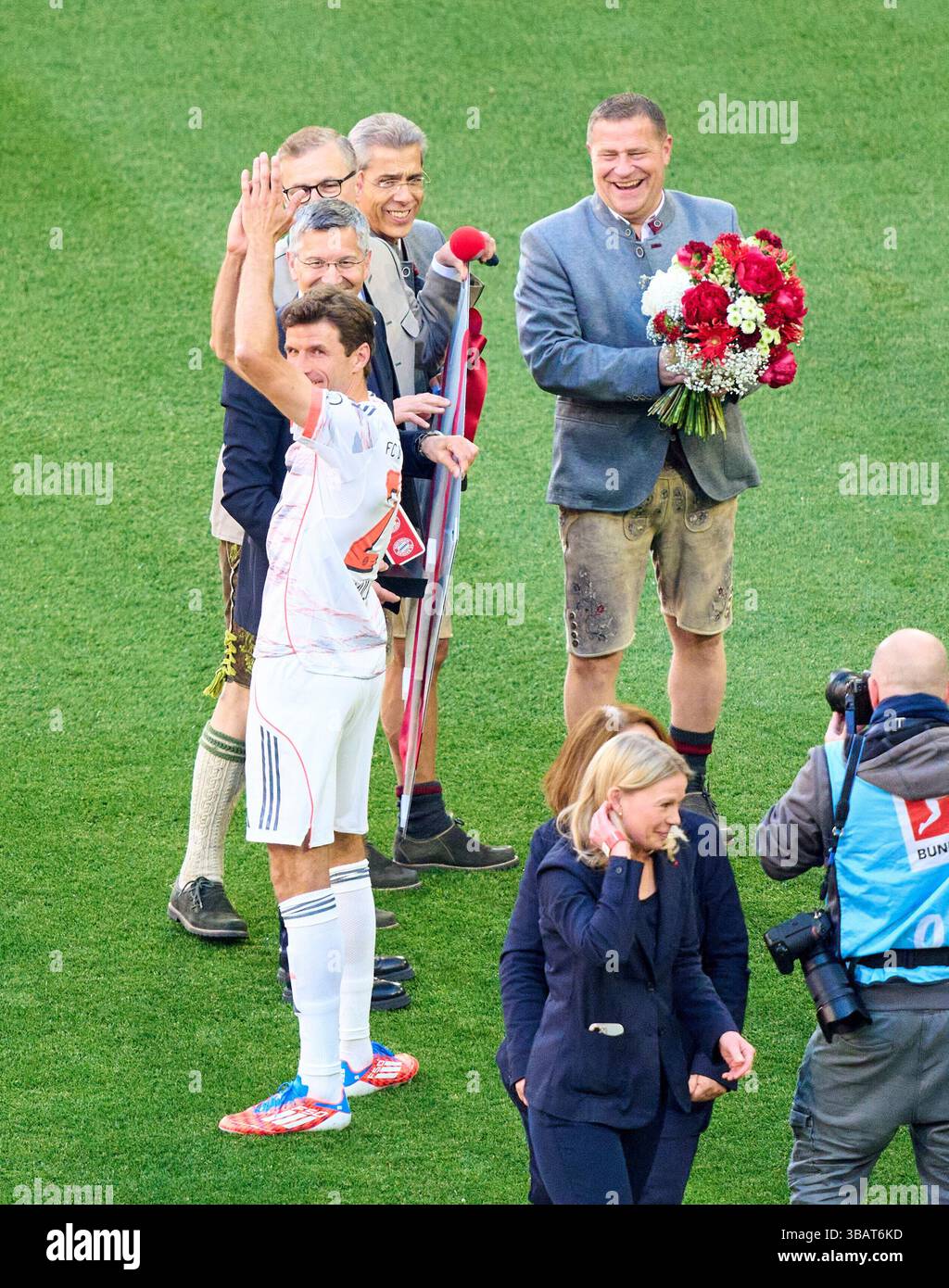 Thomas Mueller, Mueller, FCB 25 honored by Herbert Hainer, FCB ...