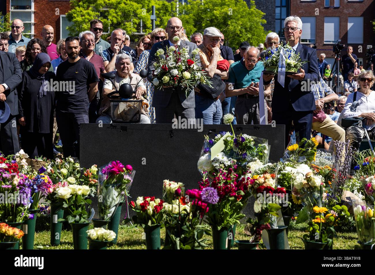 ENSCHEDE - Mayor Roelof Bleker and chairman Bram Distel of the ...