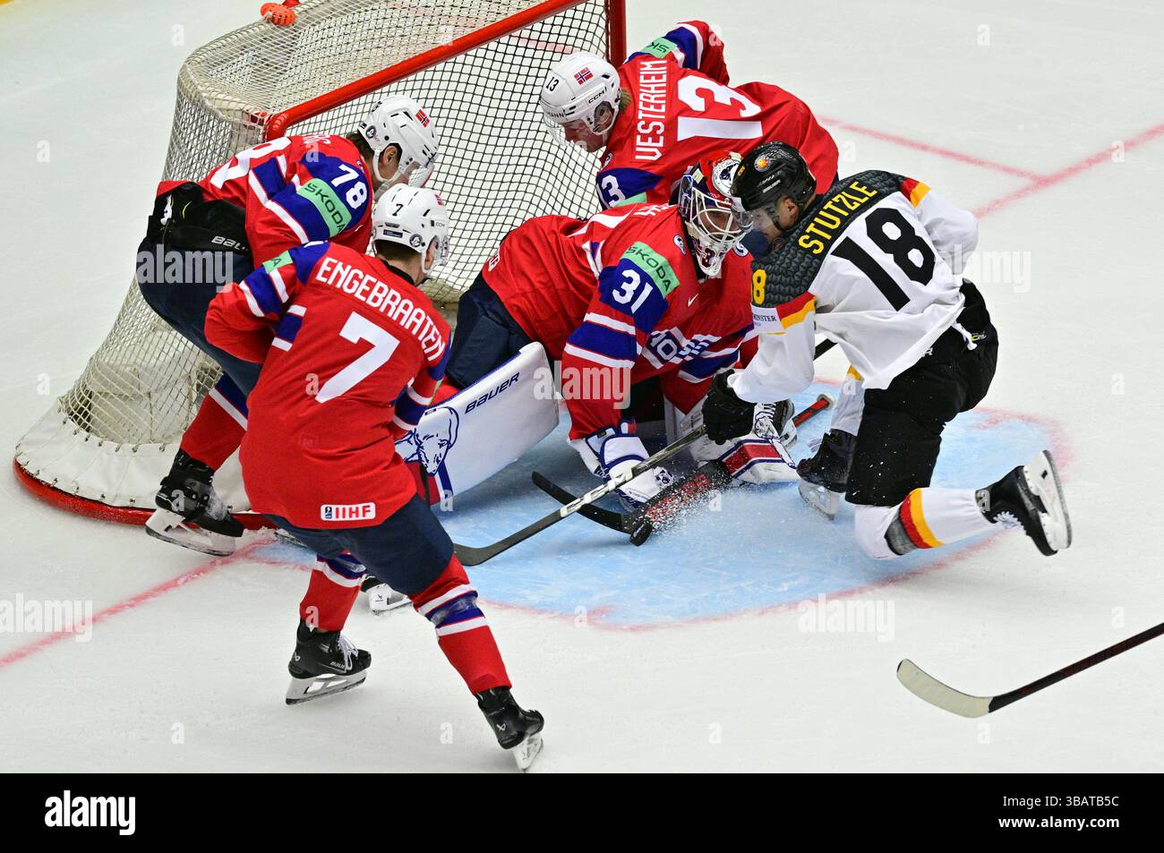Herning, Denmark. 13th May, 2025. L-R Emil Lilleberg (NOR), Sander ...