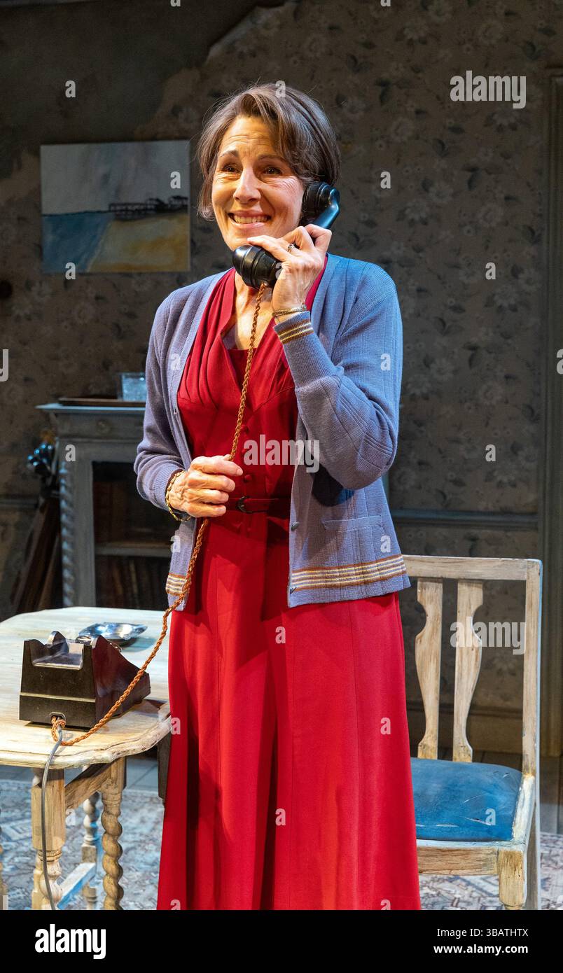Tamsin Greig (Hester Collyer) in THE DEEP BLUE SEA by Terence Rattigan ...