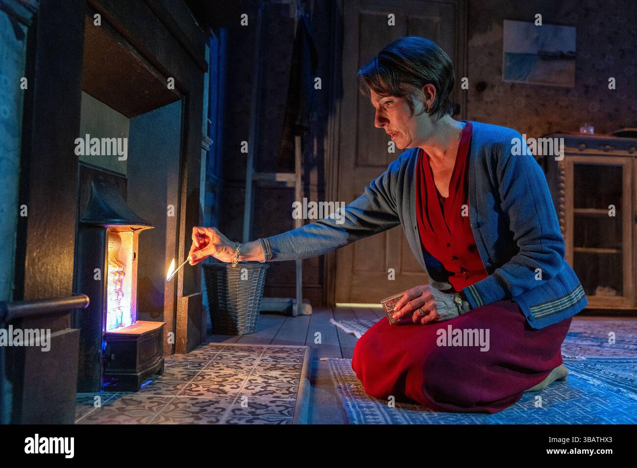 1950s lighting a fire hi-res stock photography and images - Alamy